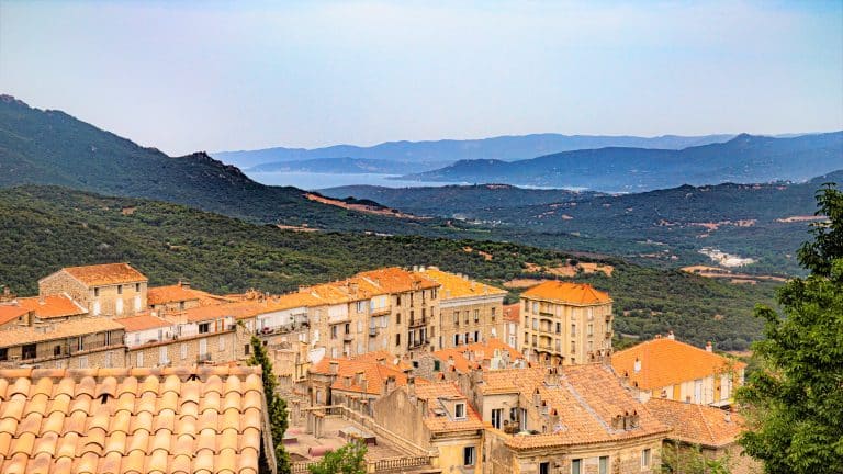 Villages en Corse : visiter Tizzano - TRVLR